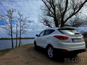 White Hyundai ix35 2012 in Riga, with an engine capacity of 2.00 L and mileage of 225 thousand km for 4400 €, photo 6 on AUTOMOTO.COM.LV