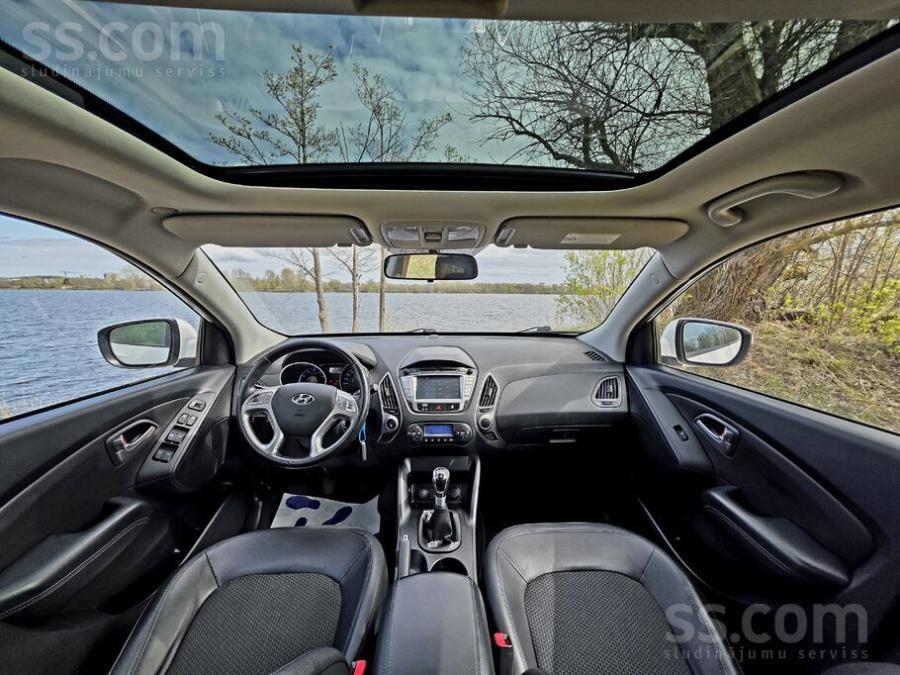White Hyundai ix35 2012 in Riga, with an engine capacity of 2.00 L and mileage of 225 thousand km for 4400 €, photo 9 on AUTOMOTO.COM.LV