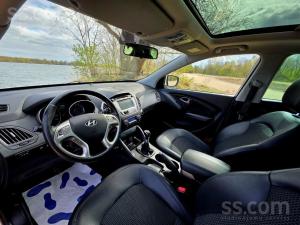White Hyundai ix35 2012 in Riga, with an engine capacity of 2.00 L and mileage of 225 thousand km for 4400 €, photo 10 on AUTOMOTO.COM.LV