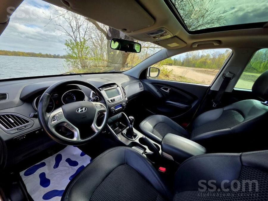 White Hyundai ix35 2012 in Riga, with an engine capacity of 2.00 L and mileage of 225 thousand km for 4400 €, photo 10 on AUTOMOTO.COM.LV