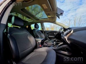 White Hyundai ix35 2012 in Riga, with an engine capacity of 2.00 L and mileage of 225 thousand km for 4400 €, photo 11 on AUTOMOTO.COM.LV