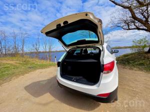 White Hyundai ix35 2012 in Riga, with an engine capacity of 2.00 L and mileage of 225 thousand km for 4400 €, photo 12 on AUTOMOTO.COM.LV