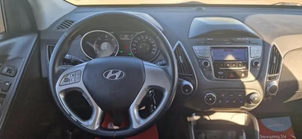 Balts Hyundai ix35 2012 Daugavpils, ar dzinēja tilpumu 2.00 L un nobraukumu 280 tūkst. km par 6650 €, foto 9 vietnē AUTOMOTO.COM.LV