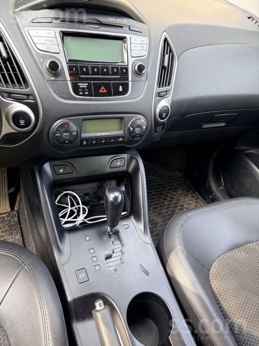 Balts Hyundai ix35 2012 Rīga, ar dzinēja tilpumu 2.00 L un nobraukumu 241 tūkst. km par 3400 €, foto 6 vietnē AUTOMOTO.COM.LV