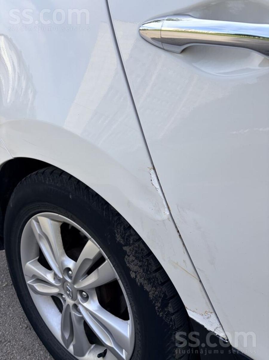 Balts Hyundai ix35 2012 Rīga, ar dzinēja tilpumu 2.00 L un nobraukumu 241 tūkst. km par 3400 €, foto 9 vietnē AUTOMOTO.COM.LV