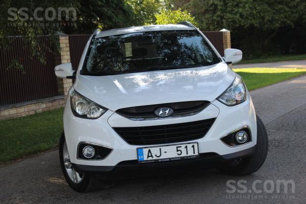 White Hyundai ix35 2012 in Riga, with an engine capacity of 2.00 L and mileage of 240 thousand km for 5700 €, photo 6 on AUTOMOTO.COM.LV