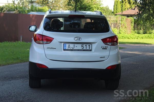 White Hyundai ix35 2012 in Riga, with an engine capacity of 2.00 L and mileage of 240 thousand km for 5700 €, photo 7 on AUTOMOTO.COM.LV
