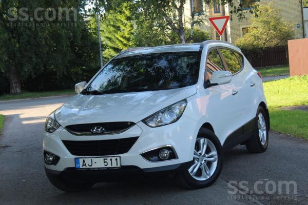 White Hyundai ix35 2012 in Riga, with an engine capacity of 2.00 L and mileage of 240 thousand km for 5700 €, photo 8 on AUTOMOTO.COM.LV