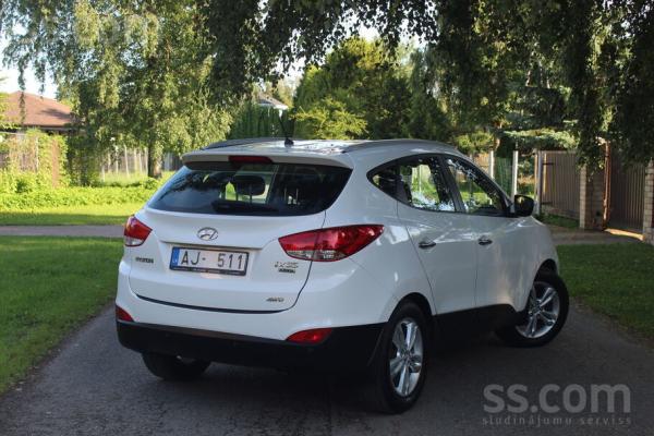 Белый Хендай их35 2012 в Рига, объемом двигателя 2.00 л и пробегом 240 тыс. км за 5700 €, фото 7 на AUTOMOTO.COM.LV