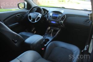 Balts Hyundai ix35 2012 Rīga, ar dzinēja tilpumu 2.00 L un nobraukumu 240 tūkst. km par 5700 €, foto 20 vietnē AUTOMOTO.COM.LV