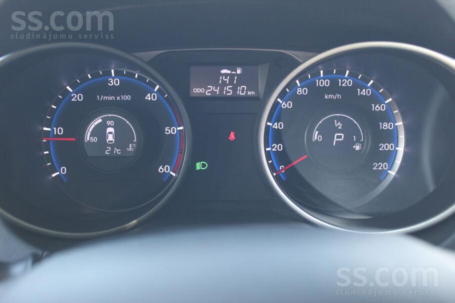 Balts Hyundai ix35 2012 Rīga, ar dzinēja tilpumu 2.00 L un nobraukumu 240 tūkst. km par 5700 €, foto 47 vietnē AUTOMOTO.COM.LV