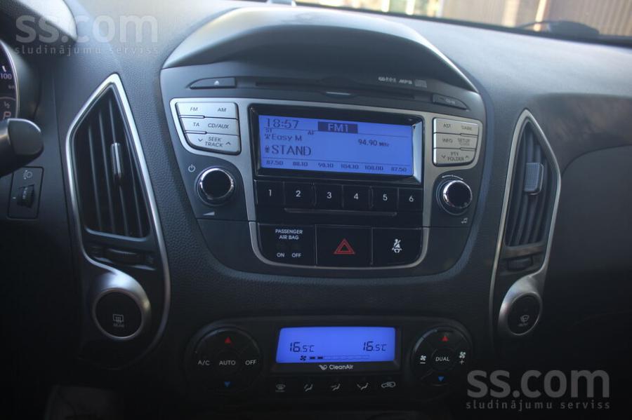 Balts Hyundai ix35 2012 Rīga, ar dzinēja tilpumu 2.00 L un nobraukumu 240 tūkst. km par 5700 €, foto 53 vietnē AUTOMOTO.COM.LV