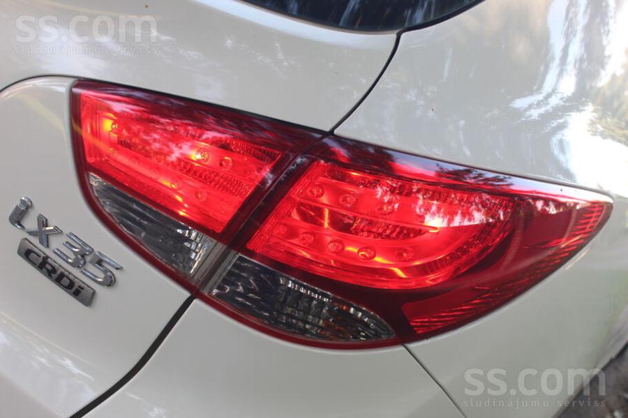 Balts Hyundai ix35 2012 Rīga, ar dzinēja tilpumu 2.00 L un nobraukumu 240 tūkst. km par 5700 €, foto 57 vietnē AUTOMOTO.COM.LV