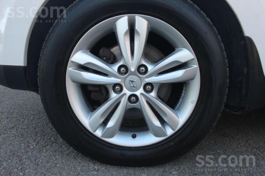 Balts Hyundai ix35 2012 Rīga, ar dzinēja tilpumu 2.00 L un nobraukumu 240 tūkst. km par 5700 €, foto 60 vietnē AUTOMOTO.COM.LV
