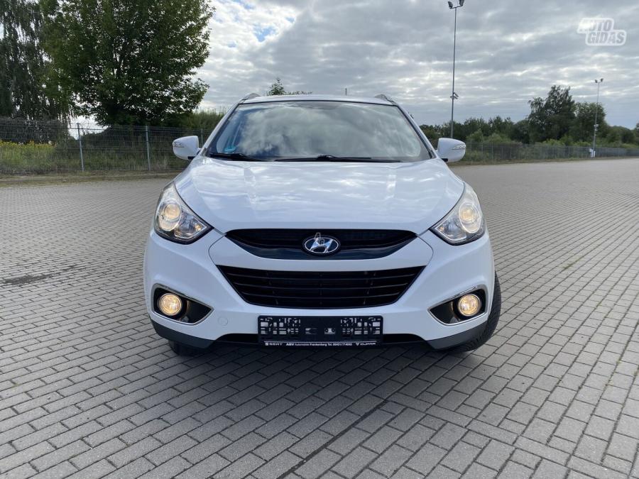 Balts Hyundai ix35 2012 Marijampole, ar dzinēja tilpumu 2.00 L un nobraukumu 210 tūkst. km par 6300 €, foto 3 vietnē AUTOMOTO.COM.LV