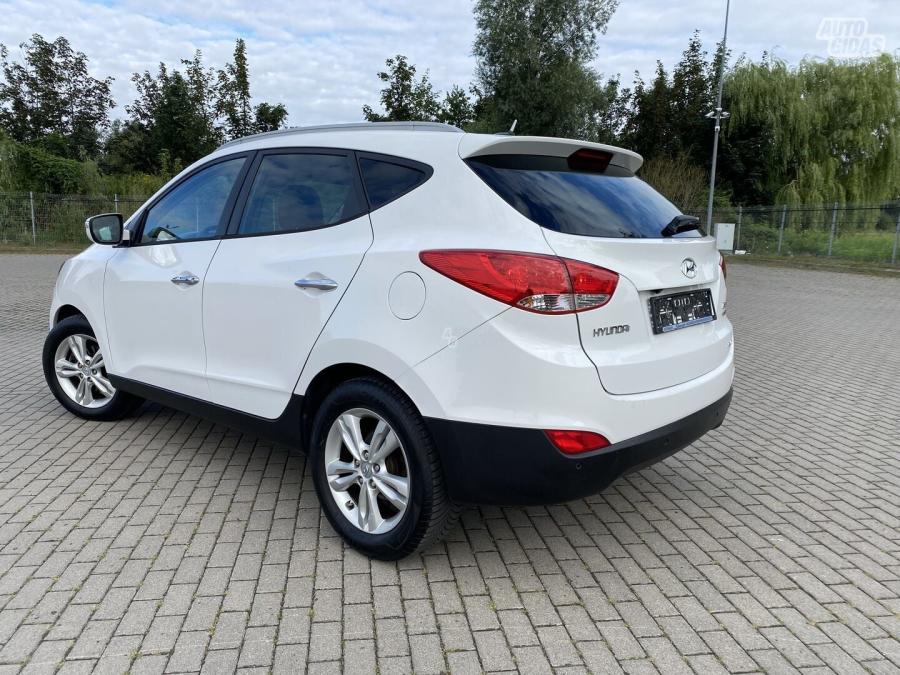 Balts Hyundai ix35 2012 Marijampole, ar dzinēja tilpumu 2.00 L un nobraukumu 210 tūkst. km par 6300 €, foto 6 vietnē AUTOMOTO.COM.LV