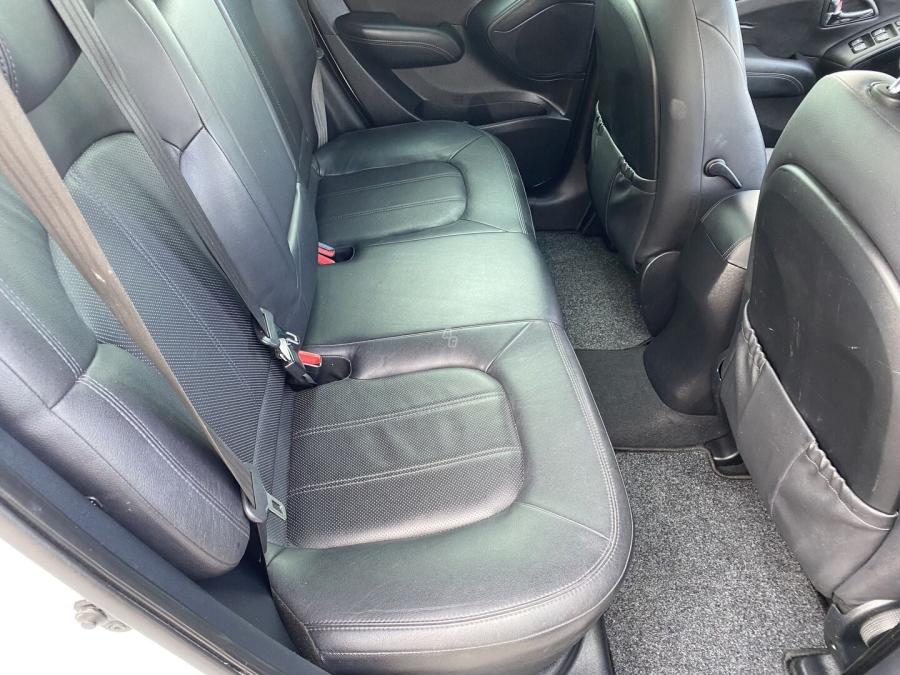 Balts Hyundai ix35 2012 Marijampole, ar dzinēja tilpumu 2.00 L un nobraukumu 210 tūkst. km par 6300 €, foto 12 vietnē AUTOMOTO.COM.LV