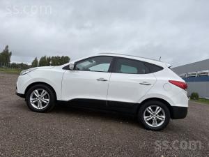 Balts Hyundai ix35 2012 Daugavpils, ar dzinēja tilpumu 2.00 L un nobraukumu 167 tūkst. km par 6450 €, foto 3 vietnē AUTOMOTO.COM.LV