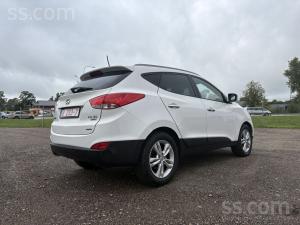 Balts Hyundai ix35 2012 Daugavpils, ar dzinēja tilpumu 2.00 L un nobraukumu 167 tūkst. km par 6450 €, foto 4 vietnē AUTOMOTO.COM.LV