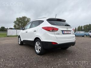 Balts Hyundai ix35 2012 Daugavpils, ar dzinēja tilpumu 2.00 L un nobraukumu 167 tūkst. km par 6450 €, foto 6 vietnē AUTOMOTO.COM.LV
