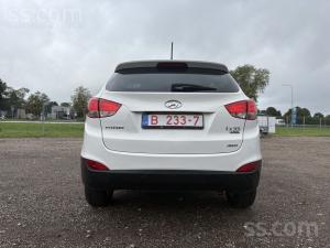 Balts Hyundai ix35 2012 Daugavpils, ar dzinēja tilpumu 2.00 L un nobraukumu 167 tūkst. km par 6450 €, foto 7 vietnē AUTOMOTO.COM.LV