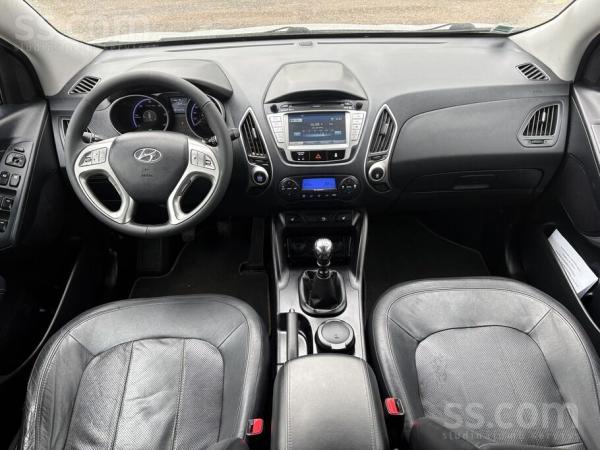 White Hyundai ix35 2012 in Daugavpils, with an engine capacity of 2.00 L and mileage of 167 thousand km for 6450 €, photo 10 on AUTOMOTO.COM.LV