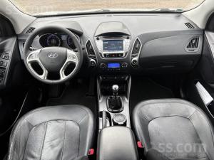 Balts Hyundai ix35 2012 Daugavpils, ar dzinēja tilpumu 2.00 L un nobraukumu 167 tūkst. km par 6450 €, foto 10 vietnē AUTOMOTO.COM.LV