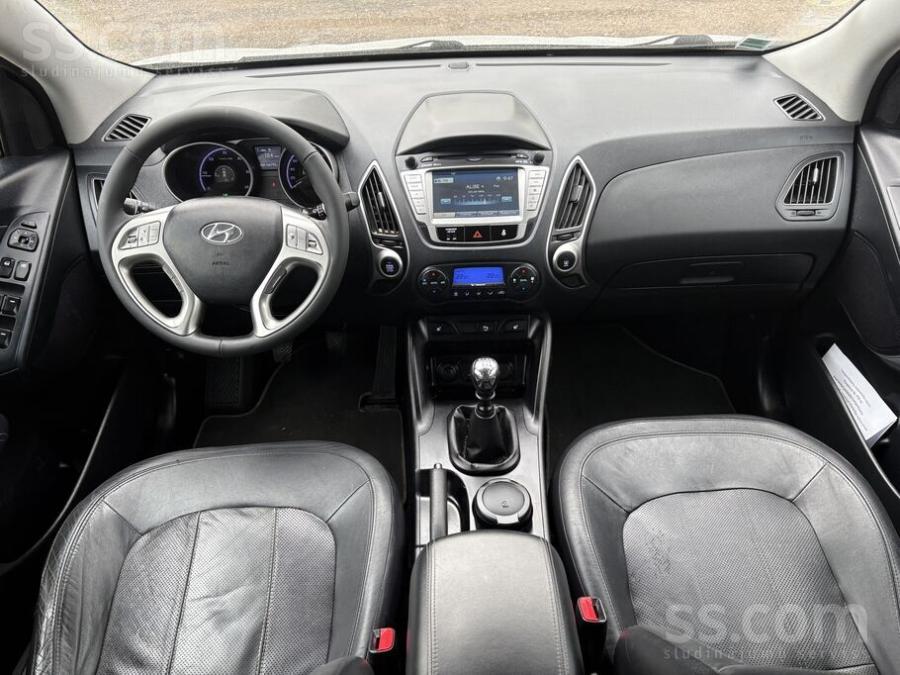 Balts Hyundai ix35 2012 Daugavpils, ar dzinēja tilpumu 2.00 L un nobraukumu 167 tūkst. km par 6450 €, foto 10 vietnē AUTOMOTO.COM.LV