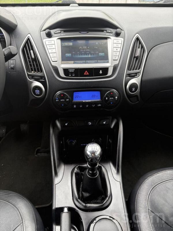 White Hyundai ix35 2012 in Daugavpils, with an engine capacity of 2.00 L and mileage of 167 thousand km for 6450 €, photo 11 on AUTOMOTO.COM.LV