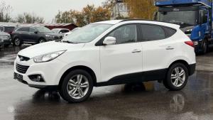 White Hyundai ix35 2012 in Ukmerge, with an engine capacity of 1.69 L and mileage of 220 thousand km for 4550 €, photo 3 on AUTOMOTO.COM.LV