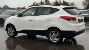 White Hyundai ix35 2012 in Ukmerge, with an engine capacity of 1.69 L and mileage of 220 thousand km for 4550 €, photo 4 on AUTOMOTO.COM.LV