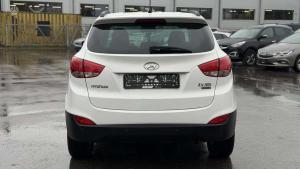 White Hyundai ix35 2012 in Ukmerge, with an engine capacity of 1.69 L and mileage of 220 thousand km for 4550 €, photo 7 on AUTOMOTO.COM.LV