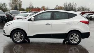 White Hyundai ix35 2012 in Ukmerge, with an engine capacity of 1.69 L and mileage of 220 thousand km for 4550 €, photo 9 on AUTOMOTO.COM.LV