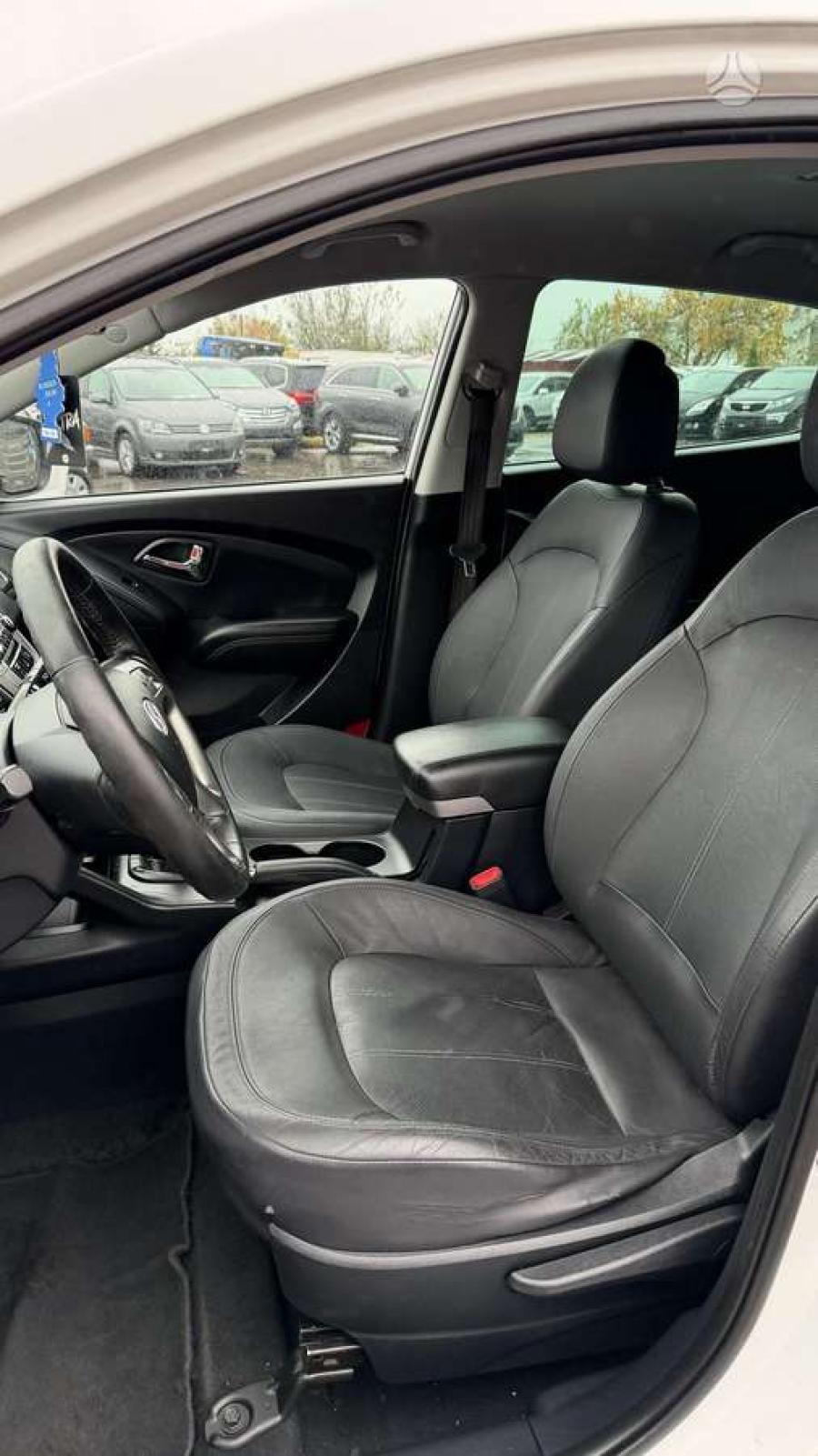 White Hyundai ix35 2012 in Ukmerge, with an engine capacity of 1.69 L and mileage of 220 thousand km for 4550 €, photo 12 on AUTOMOTO.COM.LV