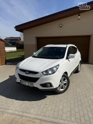 Balts Hyundai ix35 2013 Alīta, ar dzinēja tilpumu 2.00 L un nobraukumu 266 tūkst. km par 6990 €, foto  vietnē AUTOMOTO.COM.LV