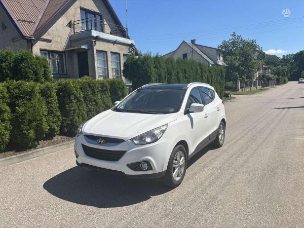 Balts Hyundai ix35 2013 Jurbarkas, ar dzinēja tilpumu 2.00 L un nobraukumu 199 tūkst. km par 5800 €, foto 1 vietnē AUTOMOTO.COM.LV