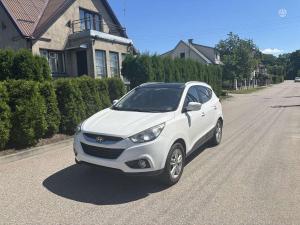 Balts Hyundai ix35 2013 Jurbarkas, ar dzinēja tilpumu 2.00 L un nobraukumu 199 tūkst. km par 5800 €, foto  vietnē AUTOMOTO.COM.LV