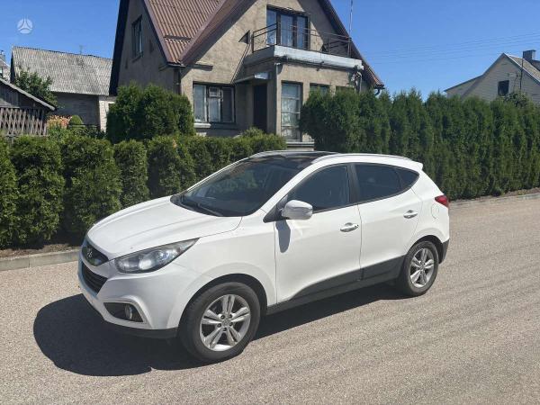 Balts Hyundai ix35 2013 Jurbarkas, ar dzinēja tilpumu 2.00 L un nobraukumu 199 tūkst. km par 5800 €, foto 2 vietnē AUTOMOTO.COM.LV