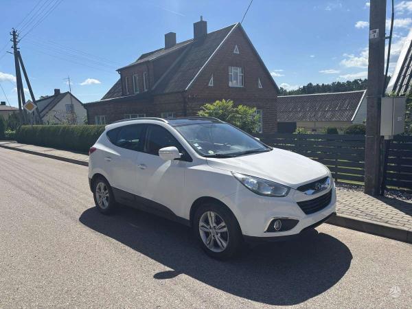 Balts Hyundai ix35 2013 Jurbarkas, ar dzinēja tilpumu 2.00 L un nobraukumu 199 tūkst. km par 5800 €, foto 5 vietnē AUTOMOTO.COM.LV