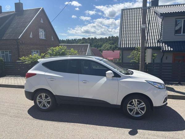 Balts Hyundai ix35 2013 Jurbarkas, ar dzinēja tilpumu 2.00 L un nobraukumu 199 tūkst. km par 5800 €, foto 6 vietnē AUTOMOTO.COM.LV