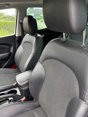 Balts Hyundai ix35 2013 Jurbarkas, ar dzinēja tilpumu 2.00 L un nobraukumu 199 tūkst. km par 5800 €, foto 16 vietnē AUTOMOTO.COM.LV