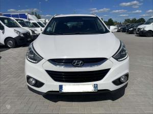 White Hyundai ix35 2013 in Taurage, with an engine capacity of 1.69 L and mileage of 260 thousand km for 5200 €, photo 3 on AUTOMOTO.COM.LV