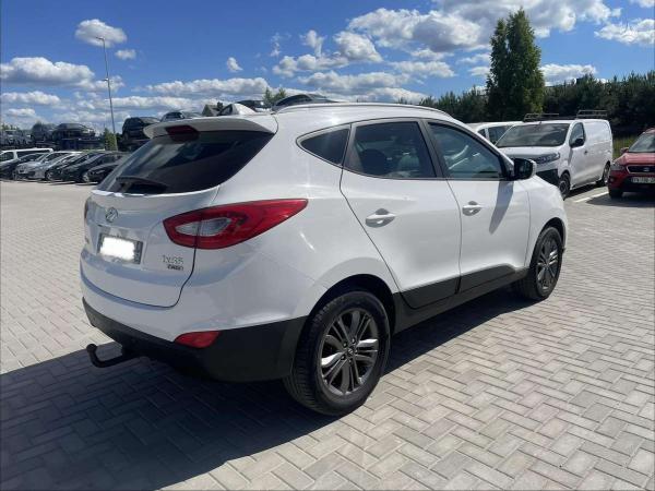 White Hyundai ix35 2013 in Taurage, with an engine capacity of 1.69 L and mileage of 260 thousand km for 5200 €, photo 5 on AUTOMOTO.COM.LV
