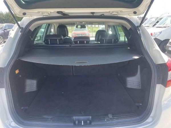 White Hyundai ix35 2013 in Taurage, with an engine capacity of 1.69 L and mileage of 260 thousand km for 5200 €, photo 7 on AUTOMOTO.COM.LV