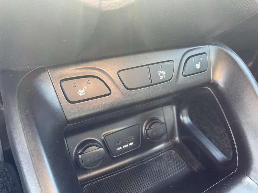 White Hyundai ix35 2013 in Taurage, with an engine capacity of 1.69 L and mileage of 260 thousand km for 5200 €, photo 14 on AUTOMOTO.COM.LV