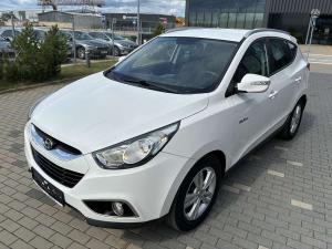 White Hyundai ix35 2013 in Siauliai, with an engine capacity of 1.69 L and mileage of 135 thousand km for 6450 €, photo  on AUTOMOTO.COM.LV