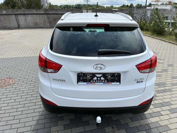 White Hyundai ix35 2013 in Siauliai, with an engine capacity of 1.69 L and mileage of 135 thousand km for 6450 €, photo 4 on AUTOMOTO.COM.LV