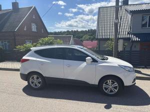 White Hyundai ix35 2013 in Jurbarkas, with an engine capacity of 2.00 L and mileage of 199 thousand km for 5700 €, photo 7 on AUTOMOTO.COM.LV