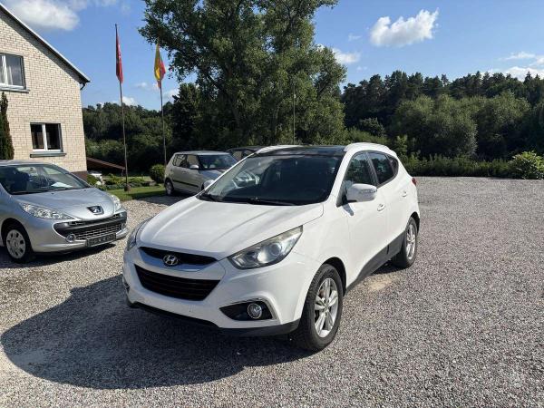 Balts Hyundai ix35 2013 Jurbarkas, ar dzinēja tilpumu 2.00 L un nobraukumu 199 tūkst. km par 5700 €, foto 1 vietnē AUTOMOTO.COM.LV