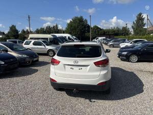 White Hyundai ix35 2013 in Jurbarkas, with an engine capacity of 2.00 L and mileage of 199 thousand km for 5700 €, photo 7 on AUTOMOTO.COM.LV